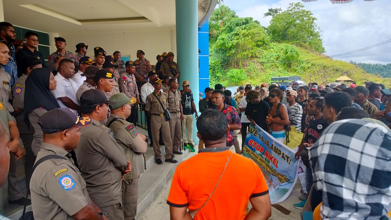 Aliansi Masyarakat Adat Nusantara - AMAN | Pemuda Adat Tolak Ekspansi Pertambangan Nikel di Raja ...